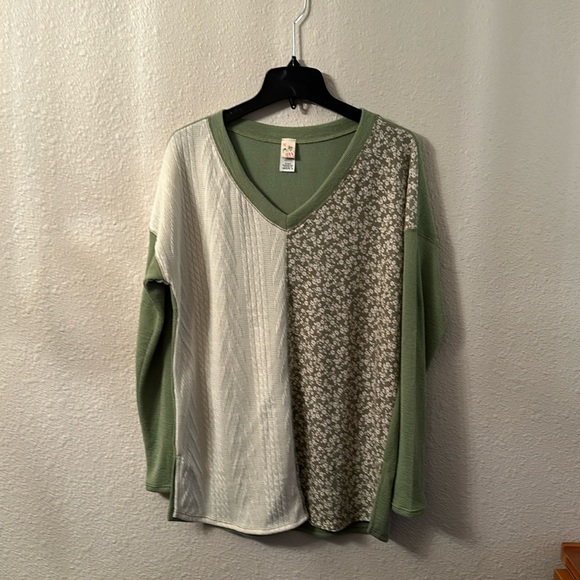 7th Ray | Tops | Nwot Made In Usa Top Green Floral | Poshmark